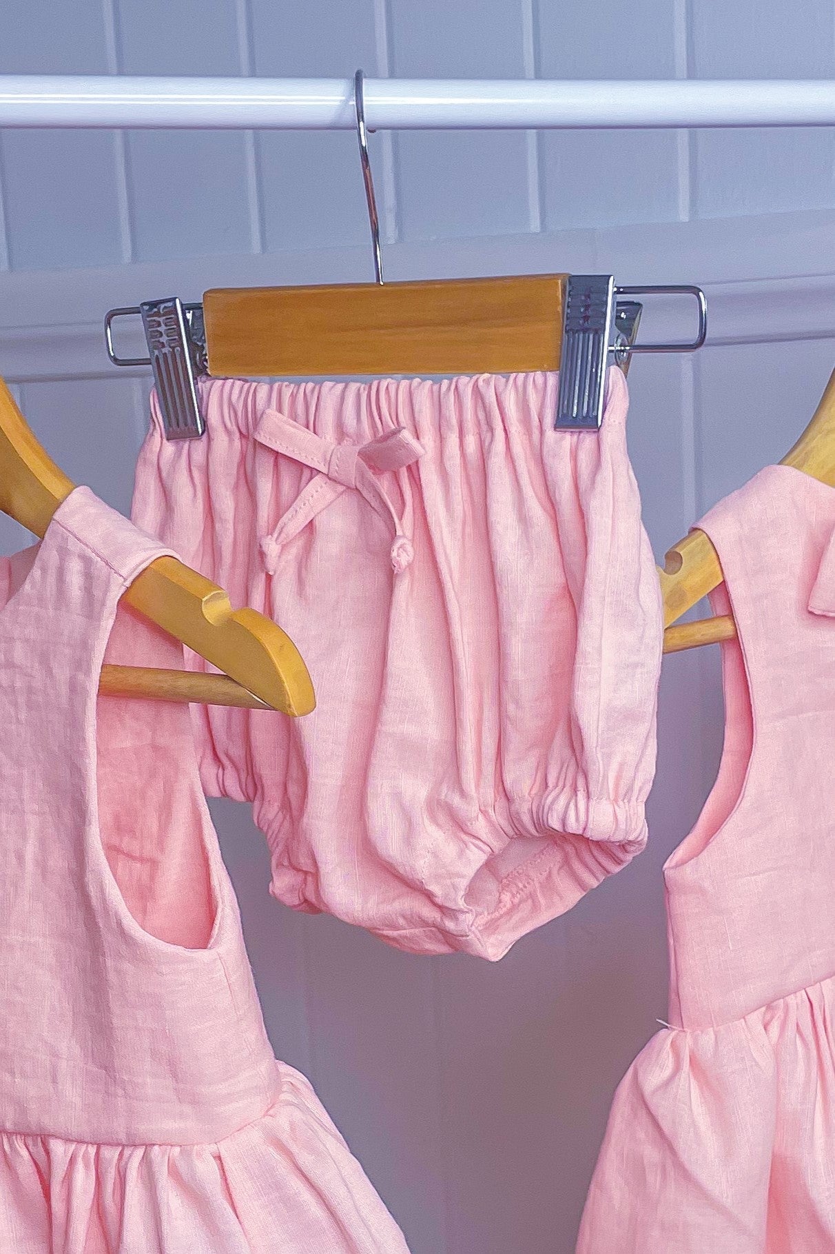 Bloomers – Elke and Indigo